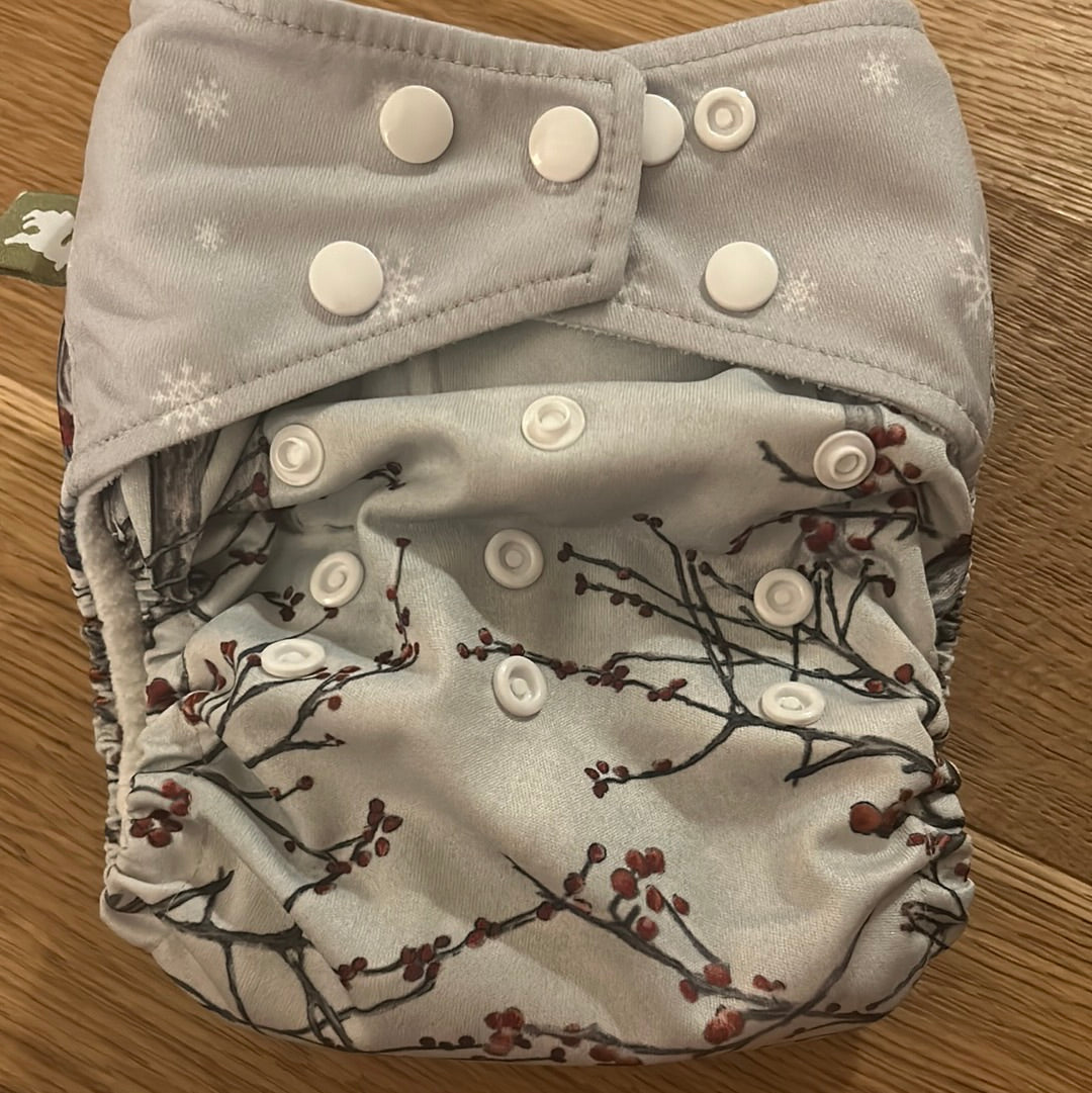 Little Lamb birth to potty one size pocket nappy, like new (003) – ReNappy