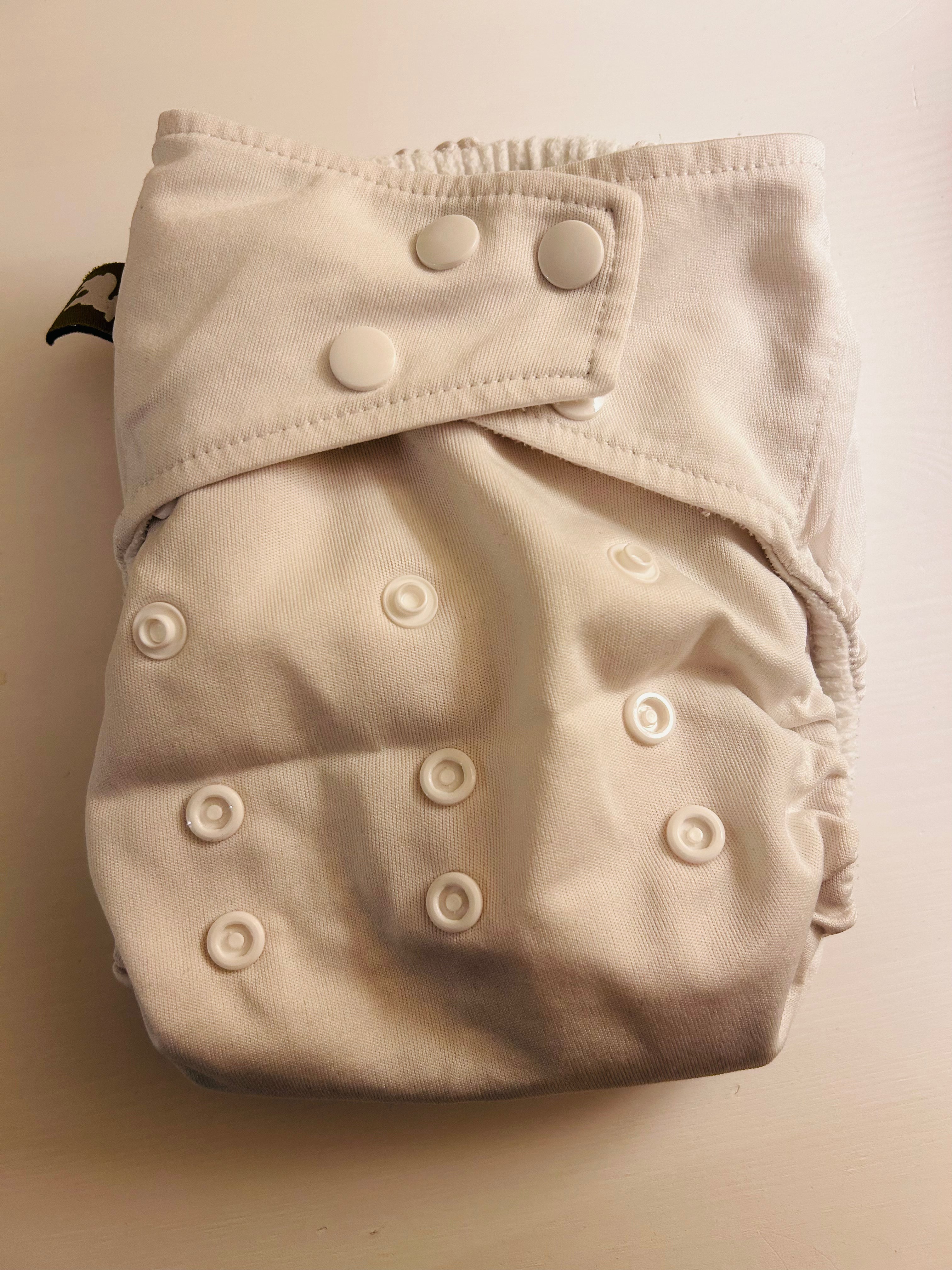 Little Lamb white birth to potty one size pocket nappy (003) – ReNappy